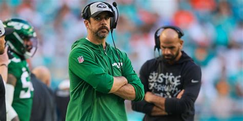 Nfl、シーズン終盤の土曜事件でカレッジフットボールに挑戦