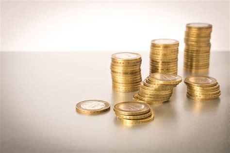 빛 배경에 동전의 스택 비즈니스 개념과 자본의 성장 개념에 대한 스톡 사진 및 기타 이미지 개념 개념과 주제 경제