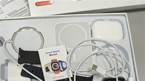 Митническите инспектори задържаха 1000 фалшиви смарт часовници Криминално Новини Бг