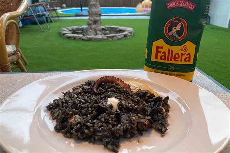 Arroz negro con pulpo Receta deliciosa y fácil La Fallera