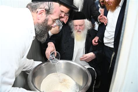 פוסק הדור אפה מצות בהיימישע מצות בנתניה Jdn