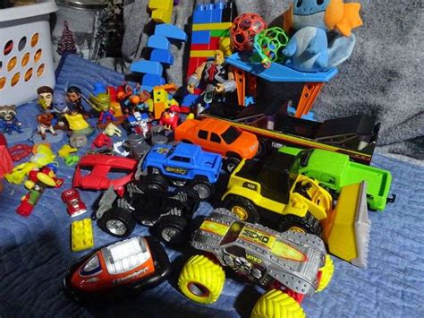 Assorted Toys Auction Solutions Inc