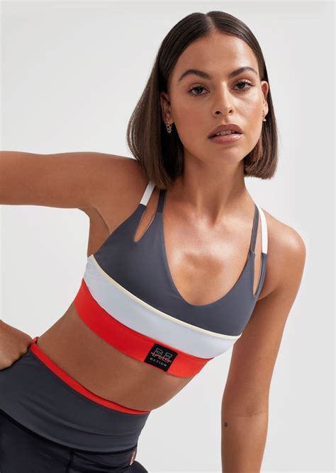 Pin By Nikki Gialleonardo On Hoa Activewear Trends Sports Bra