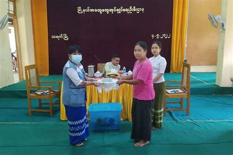 သရက်မြို့၌ လေဘေးသင့်အိမ်ထောင်စုများအား ဆန်ရိက္ခာနှင့် အိမ်ဆောက်ပစ္စည
