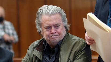 Steve Bannon Ex Berater Von Donald Trump Muss Am Montag Viermonatige