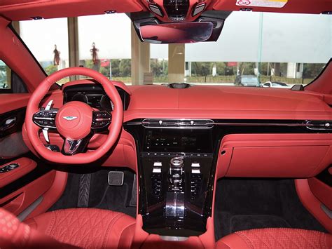 阿斯顿·马丁db12 2025款 40t V8 Coupe 阿斯顿·马丁 143张图片大全汽车中控图库红色 汽车之家
