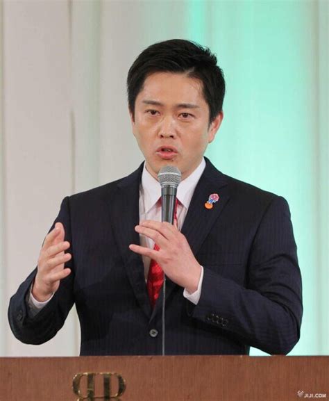 画像・写真：あいさつする吉村共同代表：時事ドットコム