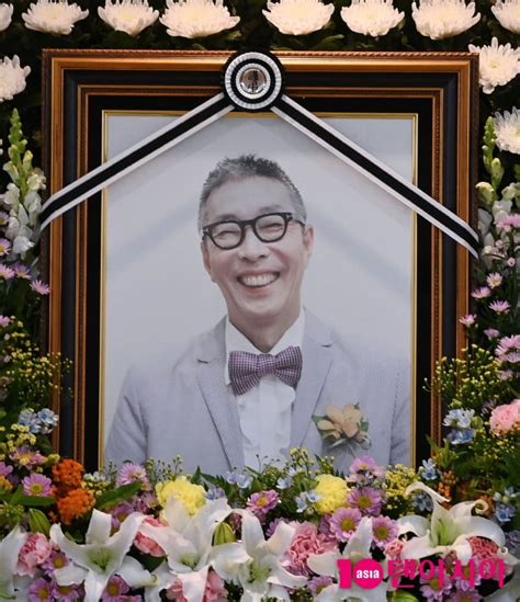 TEN 포토 故 서세원 영정 속 환한 미소만 남기고 텐아시아
