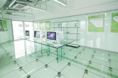 偉業街133號活化商廈揭幕 世界的デザイナーとのコラボ 偉業街落成パーティーにて 公司簡介 Kansai Paint