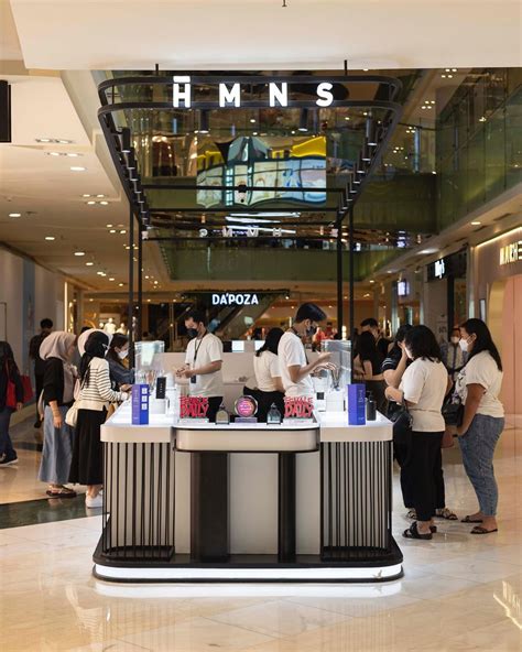 Memeluk Pelanggan Lebih Dekat Mengapa Hmns Akhirnya Buka Offline Stor