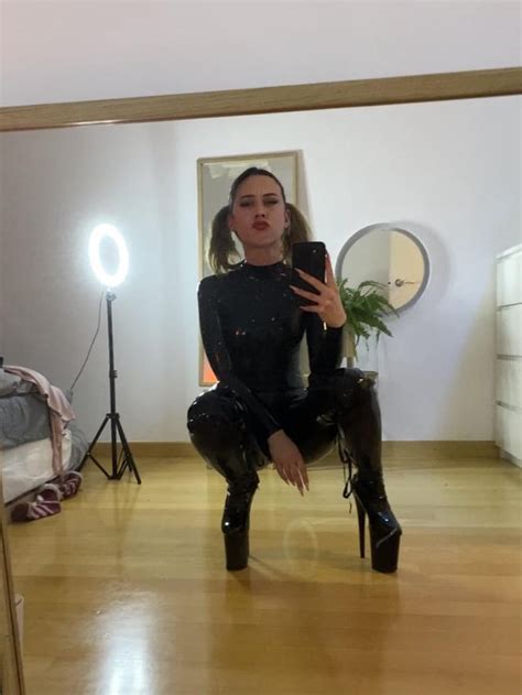 Brat In Latex Rshinyporn