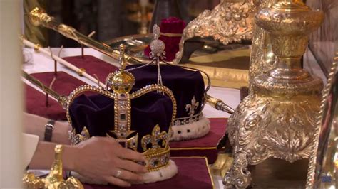 Cincin Hingga Mahkota 9 Perhiasan Kerajaan Inggris Diserahkan Ke Raja