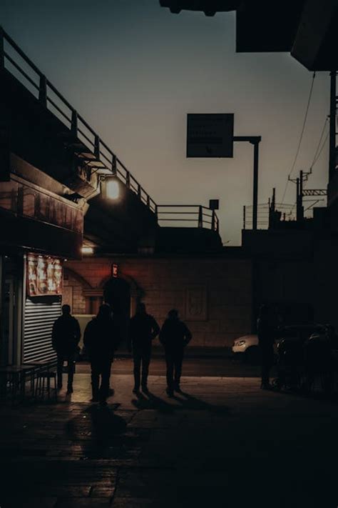 가로등 가로등 기둥 거리 거리 사진 거리 장면 건축 걷고 있는 고가도로 골목 그림자 길모퉁이 껄끄 러운