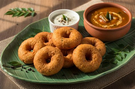 Medu Vada Recipe Crispy South Indian Lentil Donut With Phoran