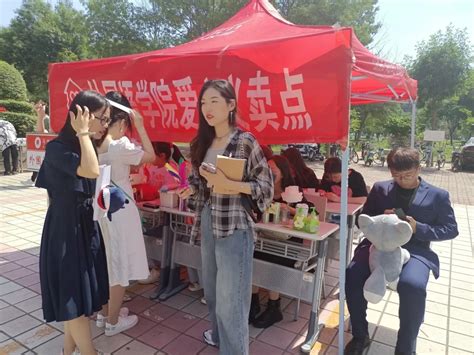 外国语学院参加牵手同行点亮希望爱心小屋义卖义演活动 菏泽学院外国语学院