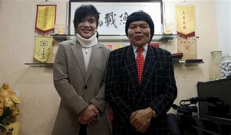 香港最醜！《食神》八兩金近況曝 26歲兒長相網友驚呆了 娛樂星聞