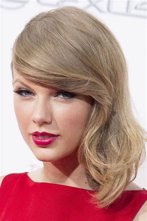 Taylor Swift Straight Ash Blonde Faux Sidecut Side Part Hairstyle