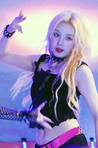 가슴 스트랩 민소매 배꼽 노출 여자 아이들 우기 G I Dle Yuqi 짤티비 짤 짤티비 Jjtv Kr