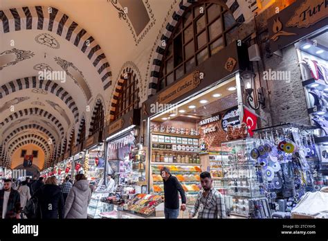 Istanbul Turkiye March 7 2023 The Ancient Spice Bazaar Misir