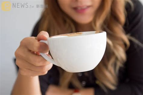 吞藥可以配茶or咖啡嗎？藥師「破解用藥4迷思」：吃了等於白吃 Enews新聞網