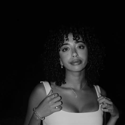 ‎עדי ‎ Adi Molla • Threads Say More