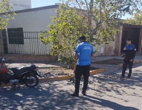 Impactante Choque Entre Una Moto Y Un Auto En Rawson Un Hombre
