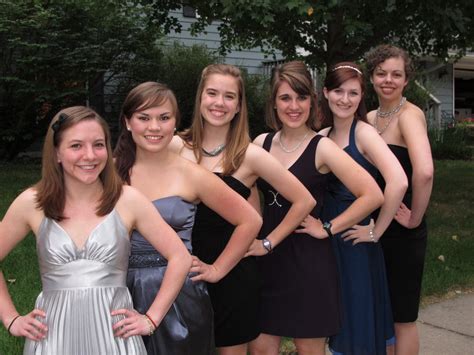 Hailleys Adventure At Coe College Homecoming Group Photo