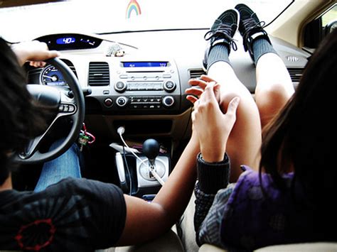 Delapan Teknik Bercinta Di Dalam Mobil Dengan Aman Tagar