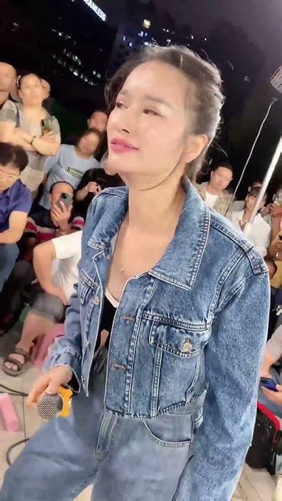 乞丐妹 这个年代户外唱歌热门音乐舞台无处不在这个年代户外直播现场2 Youtube