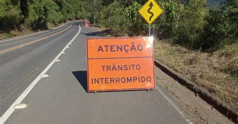 Rodovia no Alto Vale é totalmente interditada por conta de rachaduras