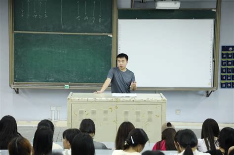 主题班会 假期安全不放松合理规划迈高峰 四川文理学院外国语学院