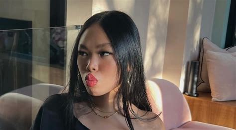 Cyril Hanouna En Couple Avec Tiphaine Auzière Lanimateur Sort Enfin