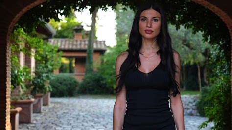 Manuela Carriero Chi è La Nuova Tronista Di Uomini E Donne E Dove L