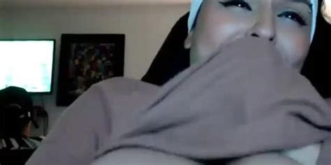 Slutty Shows Boobs Behind Her Cosin Tnaflix Com