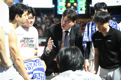 우승 못 하면 해고 프로농구 Kt 송영진 전 감독 “일주일 전만 해도 잘해보자 했었는데···”