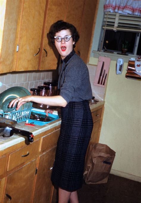 Photos Of Women Wearing Cat Eye Glasses In The 1950s And 1960s