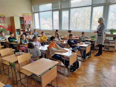 Днес посетихме 3 а клас на НУ Иван Вазов послучай Деня на четенeто