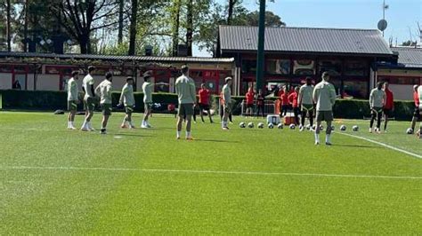 Mn Milan Le Ultime Da Milanello In Vista Del Napoli Giroud In