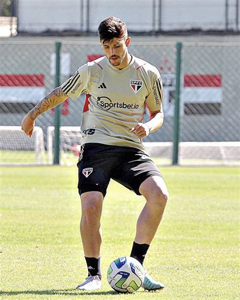 SPNet Escalação do São Paulo Pato não é relacionado e Dorival