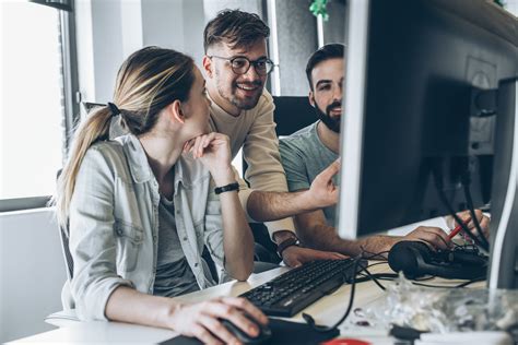 Pierwsza praca na stanowisku programisty jak ją dostać Codecool