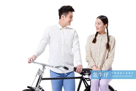骑自行车的复古情侣 蓝牛仔影像 中国原创广告影像素材