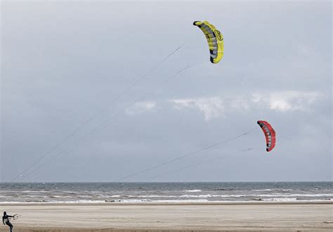 kitesurfing supervised session on wallasey beach adventuro