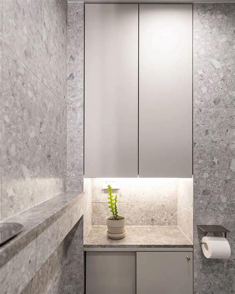 에프알디자인frdesign 대한민국 아파트 가장 평범한 구조의 욕실입니다🛀 샤워부스 세면대 변기🚽 밝은 그레이 톤의