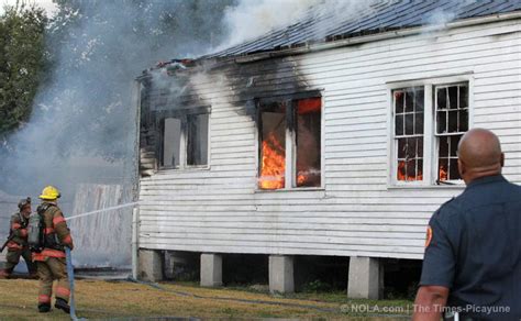 Nofd Battles Fire In Algiers Point Homeowner Says Lawnmower Caused