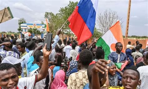 Nigerien Army Stops Protesters From Entering Nigerian Embassy