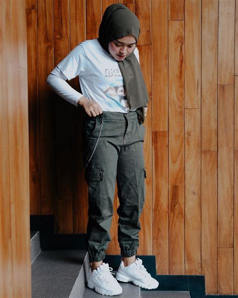 44 Ootd Kemeja Putih Dan Jeans Hijab