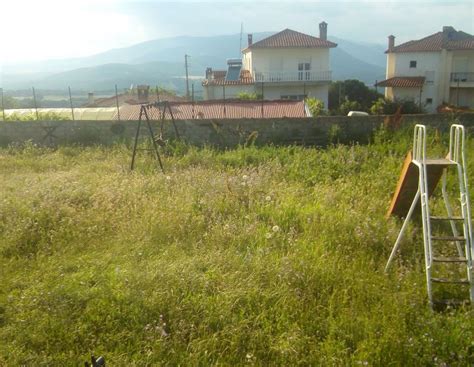 Πλήρης εγκατάλειψη στην κεντρική παιδική χαρά της Ελάτης του δήμου