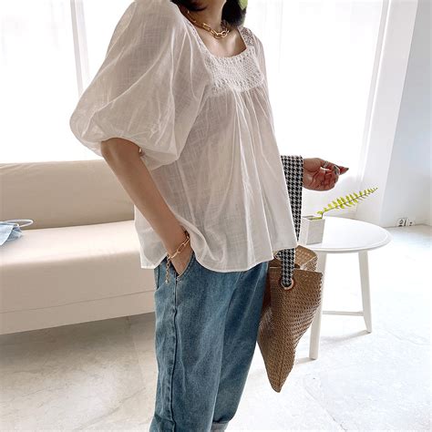 네모엔룩 스퀘어린넨 자수 레이스 벌룬 퍼프 반소매 블라우스 에이블리