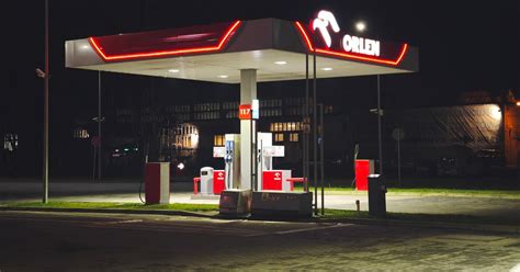 Dobre wieści dla kierowców Paliwa są nieco tańsze