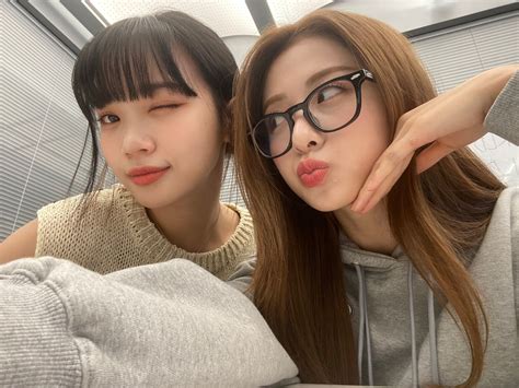 220918 Le Sserafim Twitter Update Chaewon And Yunjin Kpopping